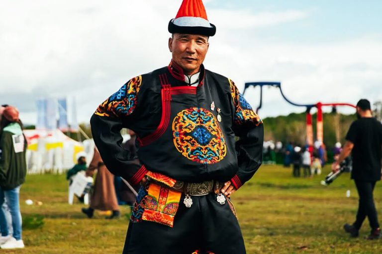 Mongolia Traditional Costumes - 5 Interesting Items