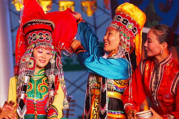 Traditional Wedding In Mongolia & Marriage Customs - Top 4 Fascinating ...