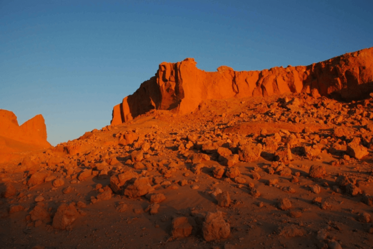 Bayanzag Mongolia | A Guide to The Flaming Cliffs in Gobi Desert - Go ...